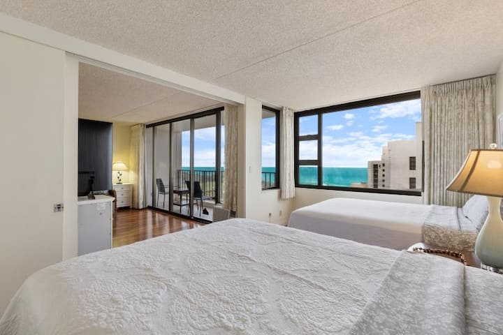 New Listing! Oceanview Waikiki Condo Free Parking - O‘ahu, HI