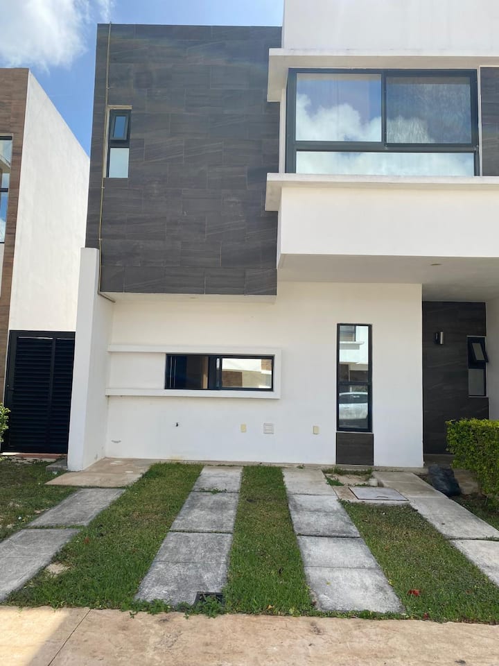 Hermosa Casa Moderna - Cancún