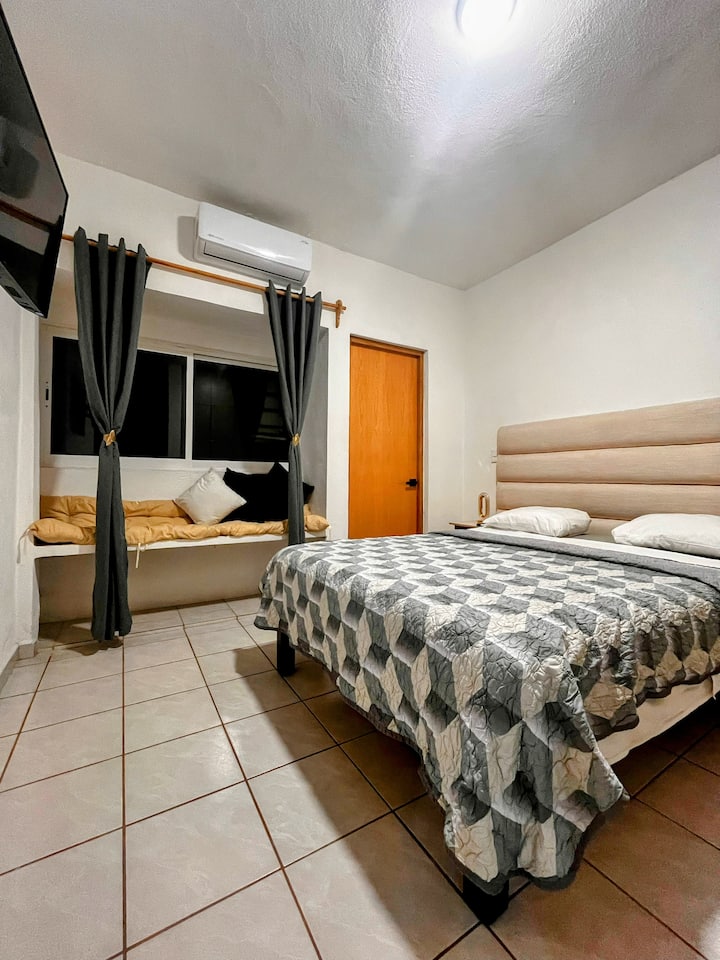 Casa Climatizada, Portón Eléctrico Cochera Techada - Colima