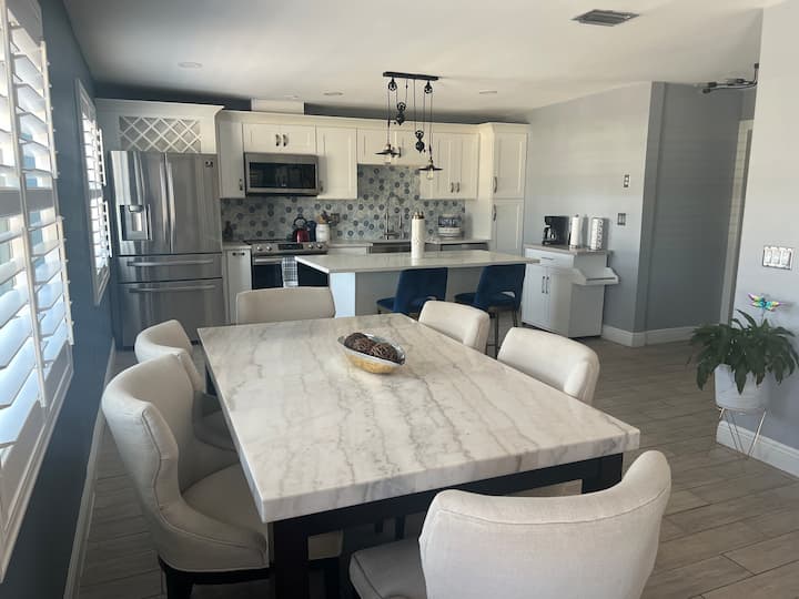 Sunny-cozy 2br Home-beach Nearby - Bradenton, FL