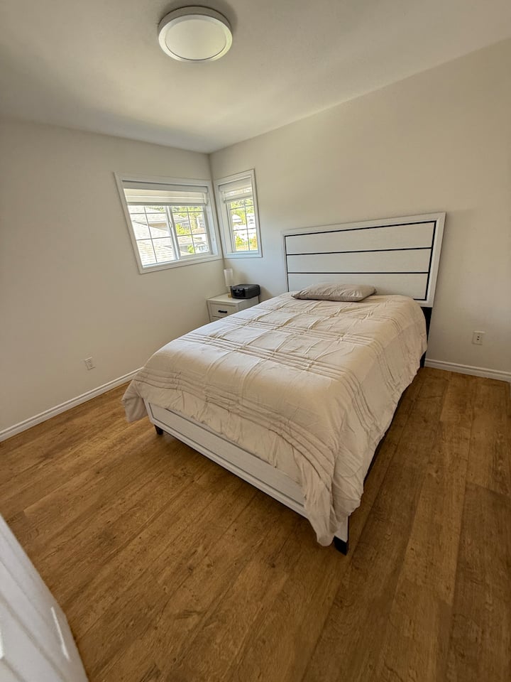 2 Bedroom, 1 Full Bath - Aldergrove