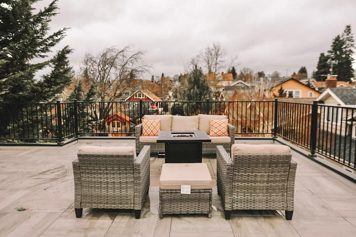 Epic Rooftop W/ Lake & Seattle Skyline Views - Seattle, WA