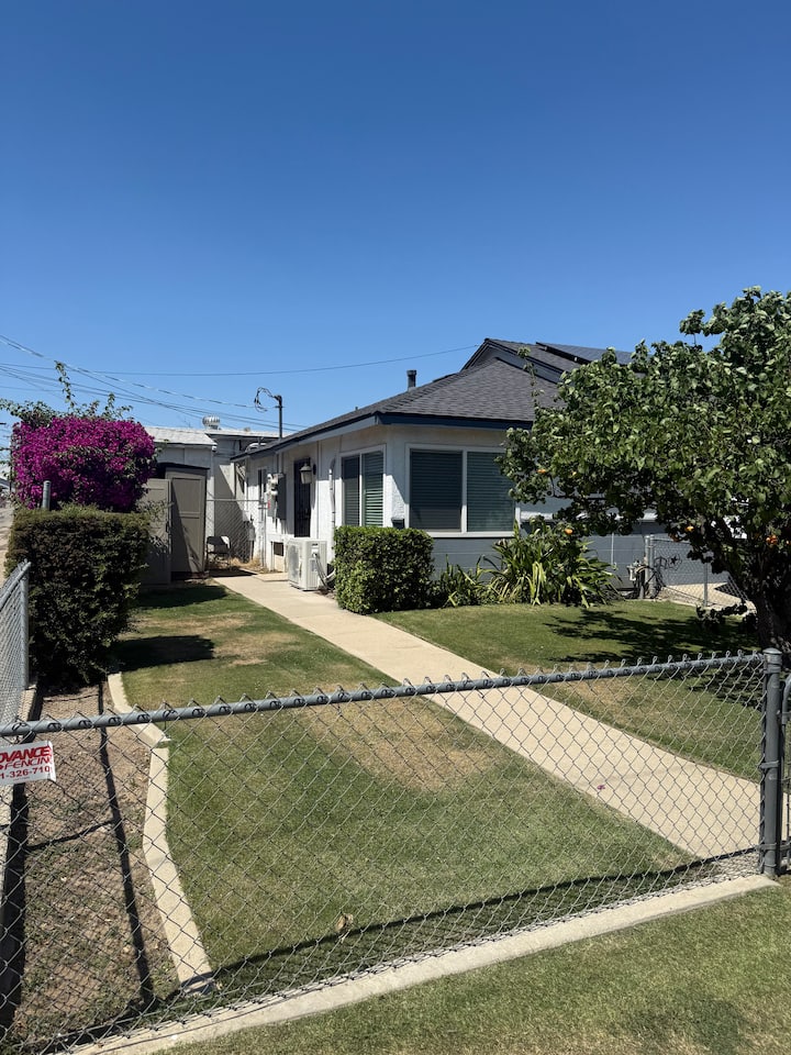 Boardies Beach Bungalow - Bakersfield, CA