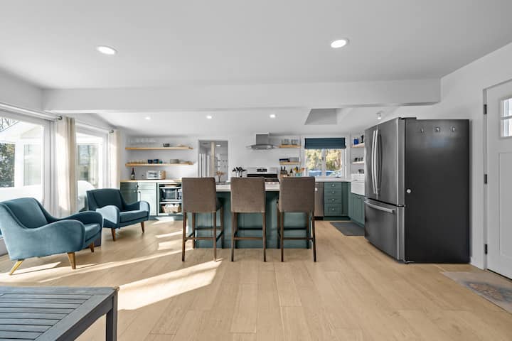 Anchor House: 1 Mile To Beach W/parking Pass - Charlestown, RI