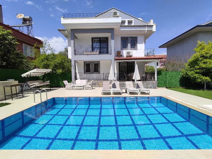 Büyük Havuzlu Tam Müstakil Villa - Fethiye