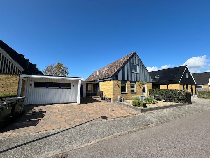 Lättskött Och Barnvänlig Villa - Lomma