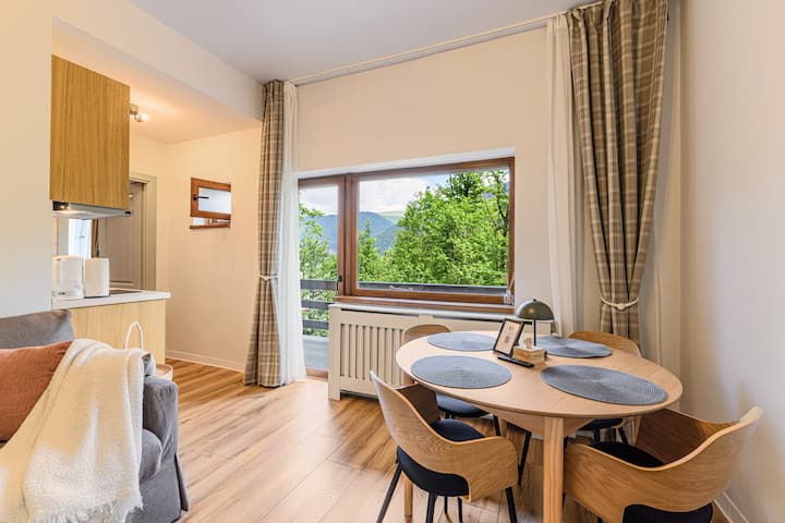 Hublou Home - Forest Villa Suite With Balcony - Sinaia