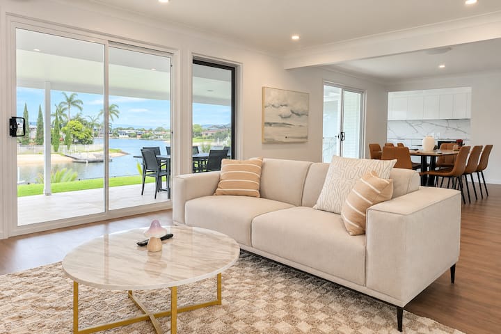 A Waterfront Daydream In The Heart Of Broadbeach - Broadbeach