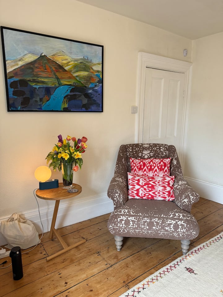 Charming 3 Bedroom Maisonette - Devon