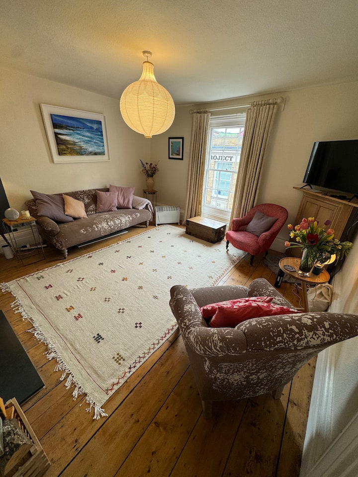 Charming 3 Bedroom Maisonette - 애쉬버턴