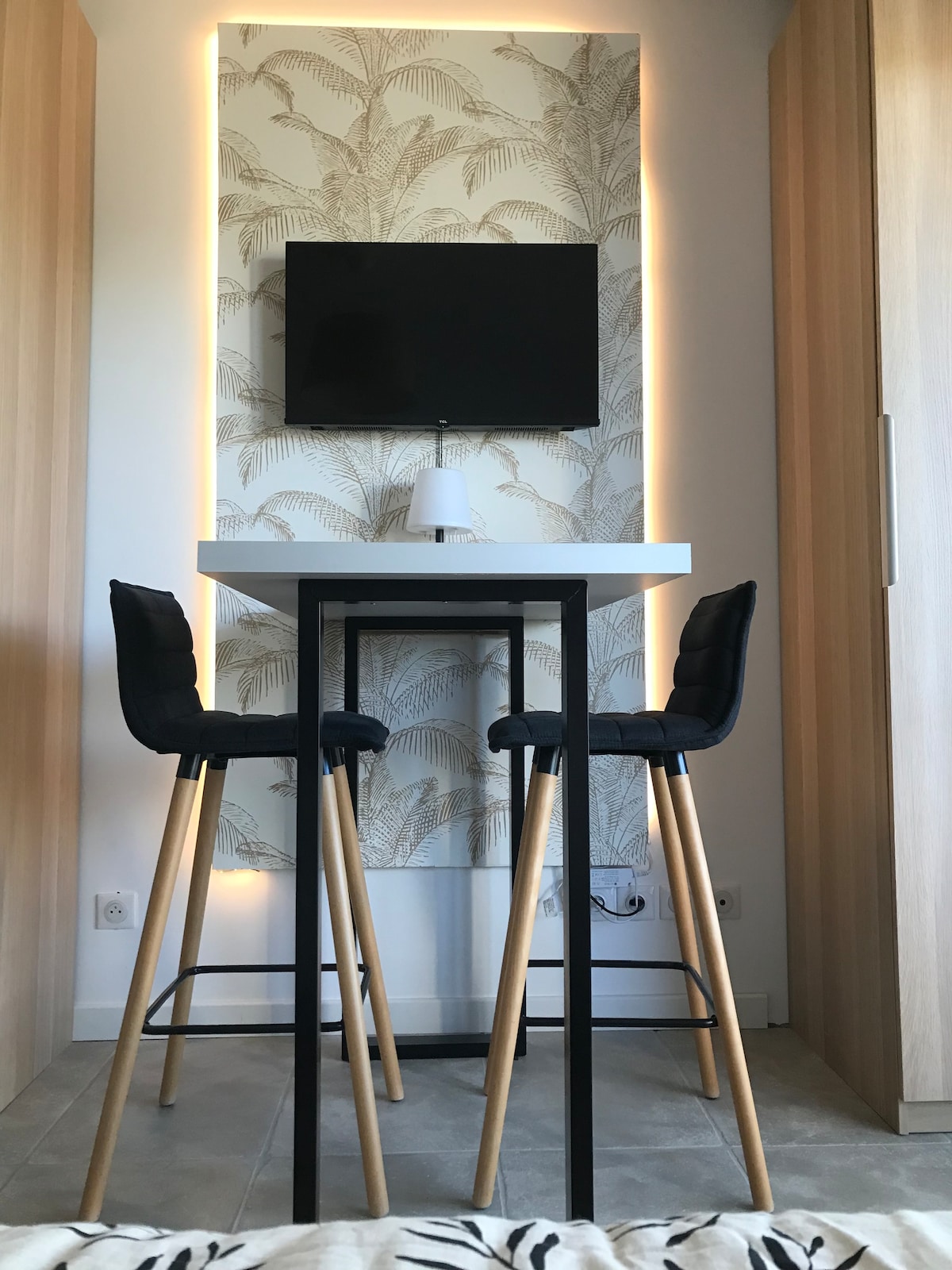 The Wolf's Truce - Apartments for Rent in Saint-Mathieu-de-Tréviers ...