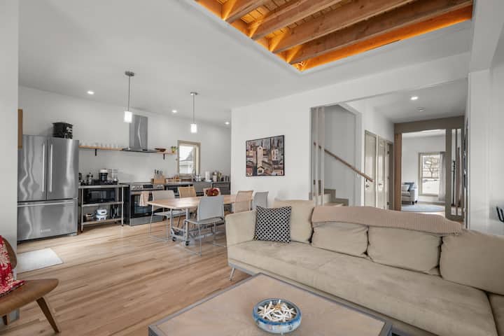 Westerly Beach Days & Downtown Nights | 3ba - Westerly, RI