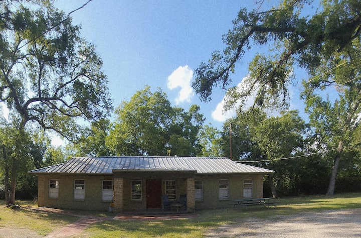 Camp Carter River Cabin In The Woods - Fort Worth, TX