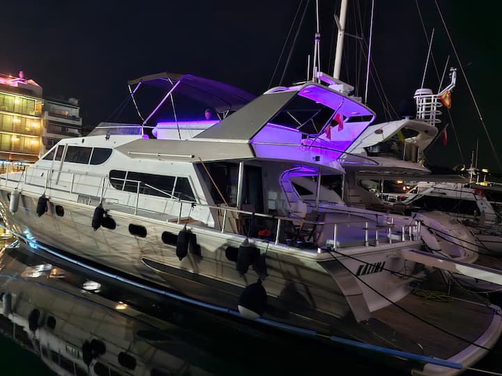 Chambres Sur Un Yacht Avec Petit Déjeuner Inclus - Cadaqués