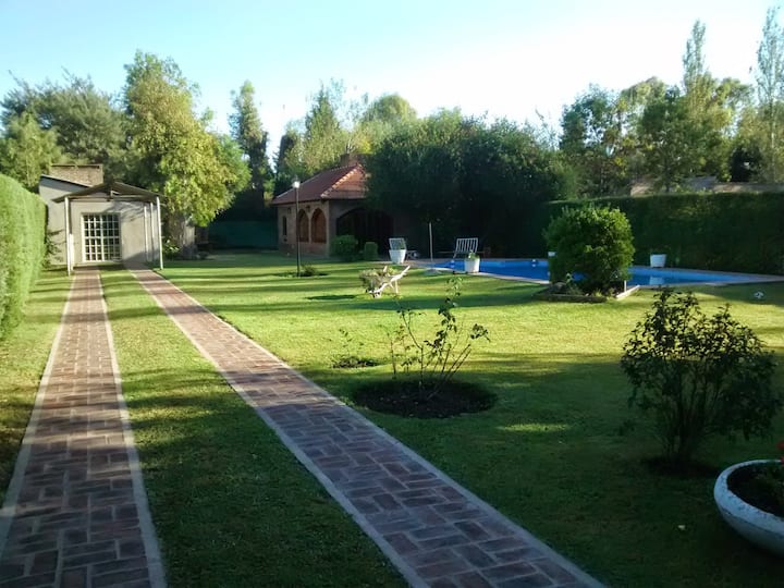 Casa Quinta, Estilo Rústico - Aeropuerto Buenos Aires Ezeiza (EZE)
