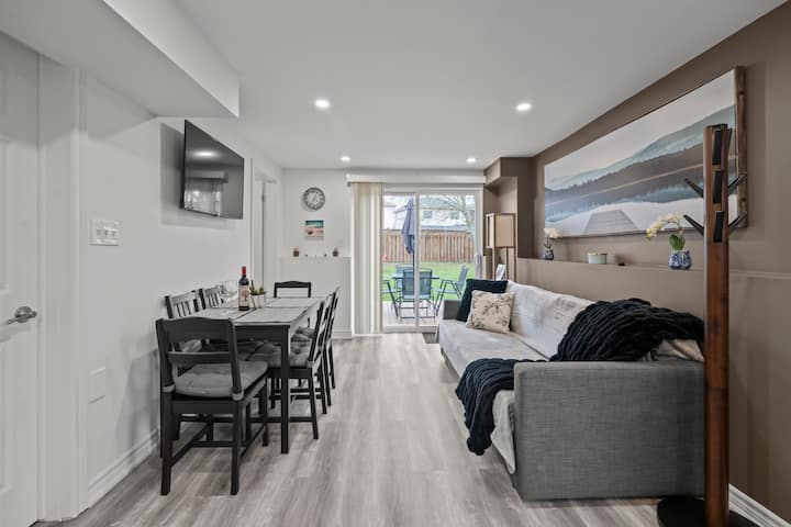 2 Bedroom Suite 1st Level Of House 6 Guests - Barrie