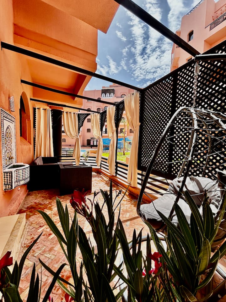 Marrakchi Home, Vintage Terrace Overlooking Pool - Marrakech