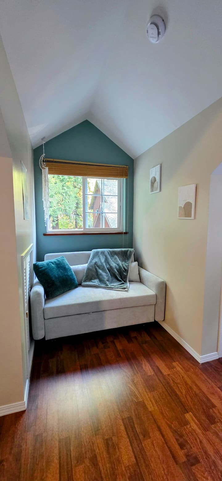 Highpoint Oceanview Studio - Roberts Creek