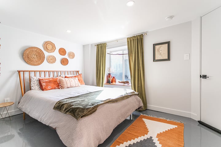 Basement Bungalow Under The Oak - Asheville, NC