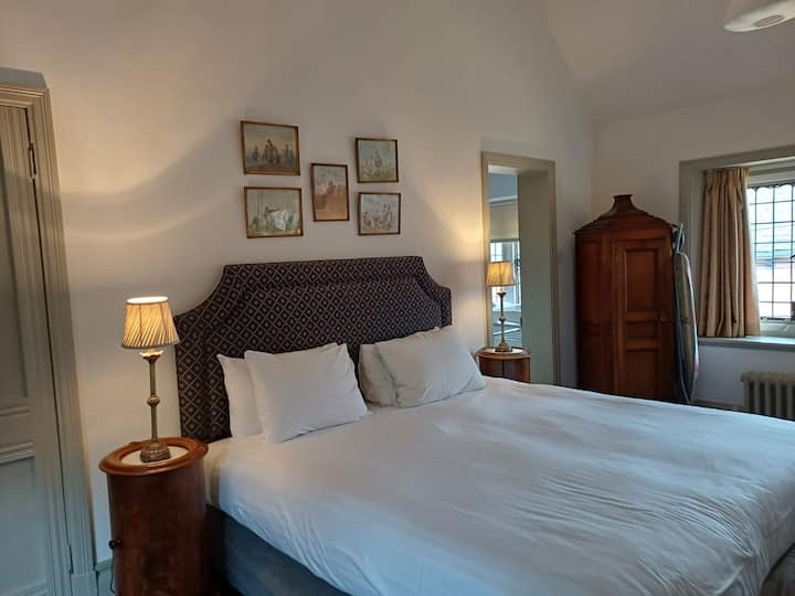 Double Room With En-suite - Gardeners Annexe - Birkenhead