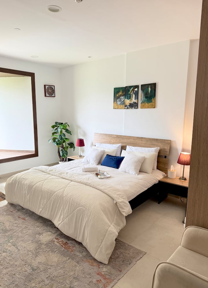 Sunlit Studio | Pentasquare | Dha5 | Selfcheckin - Lahore