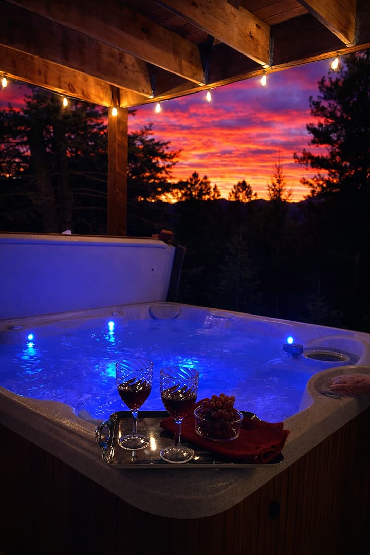 Hot Tub* Mountain Views * Fire Pit Near Angel Fire - Coyote Creek State Park, Guadalupita