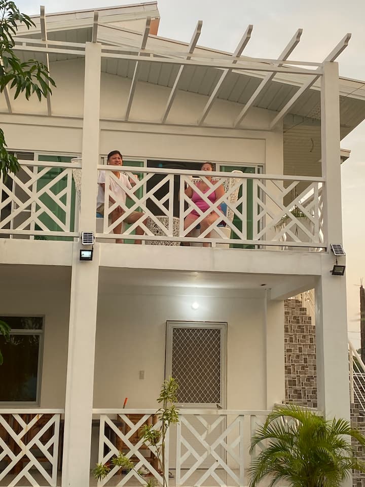 Whitehouse Villa - Botolan