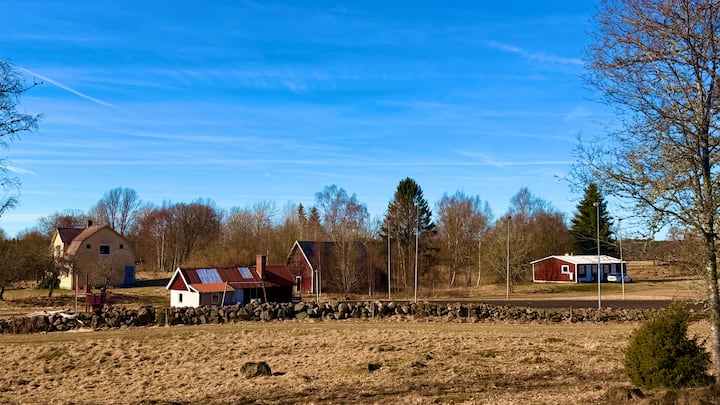 Lantgård Med Lekplats, Bastu, 2 Hus, Mycket Kul - Värnamo