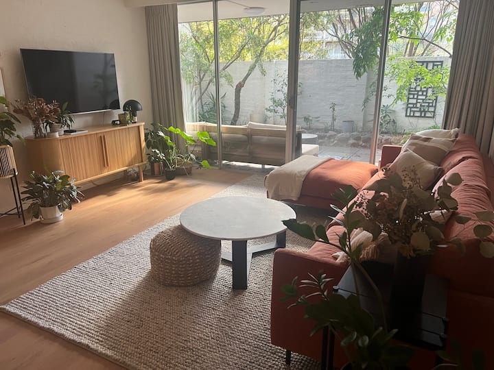 Sunny & Central Kingston Abode - Queanbeyan