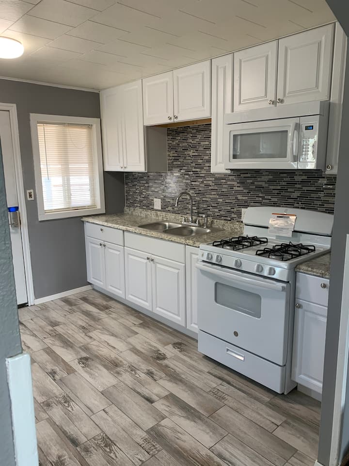 Charming Vintage Home With Views - Bremerton, WA
