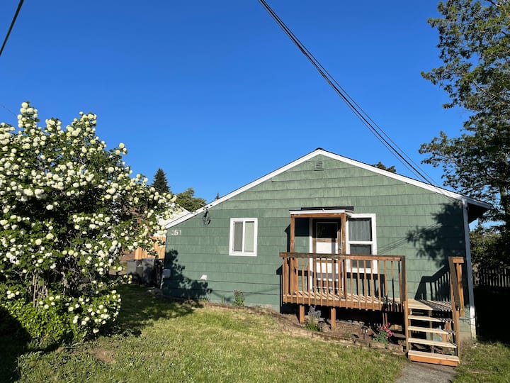 Charming Vintage Home With Views - Silverdale, WA
