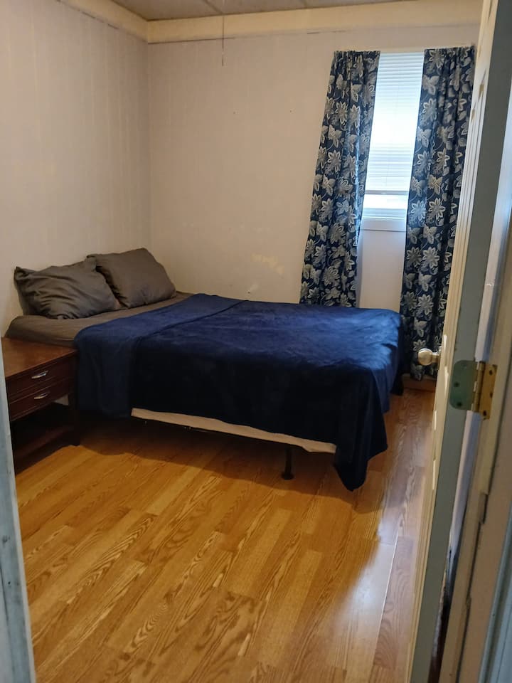 Room A/c W/qn-bd
Shrd Bathrm &Kitchn Apt@nf Ny Usa - Niagara Falls, NY