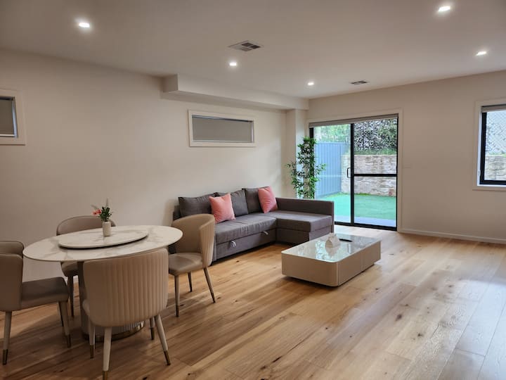 Spacious 3br Townhouse Near Uc & Stadium + Parking - Canberra