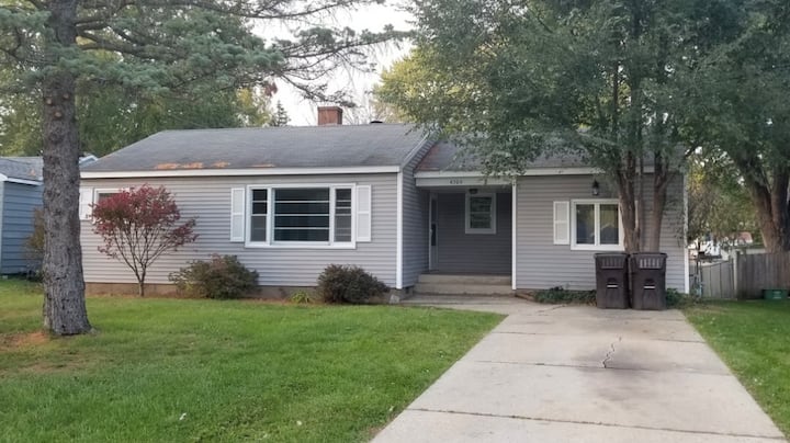 Quiet And Tiny Little House! - McHenry, IL