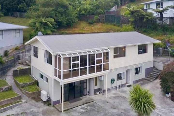Big Property For Accomodation In Johnsonville - Wellington