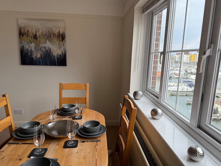 2 Bed Apartment With Stunning Harbour Views. - Eastbourne