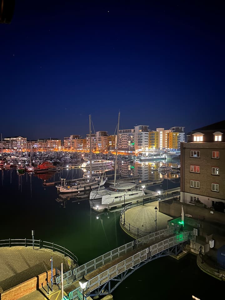 2 Bed Apartment With Stunning Harbour Views. - Eastbourne