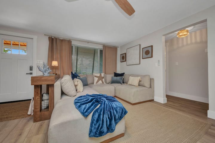 The Coastal Palm Cottage - Punta Gorda, FL