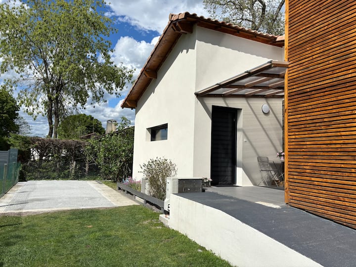 Petit Studio Avec Terrasse Couverte Et Spa Privé - Biganos