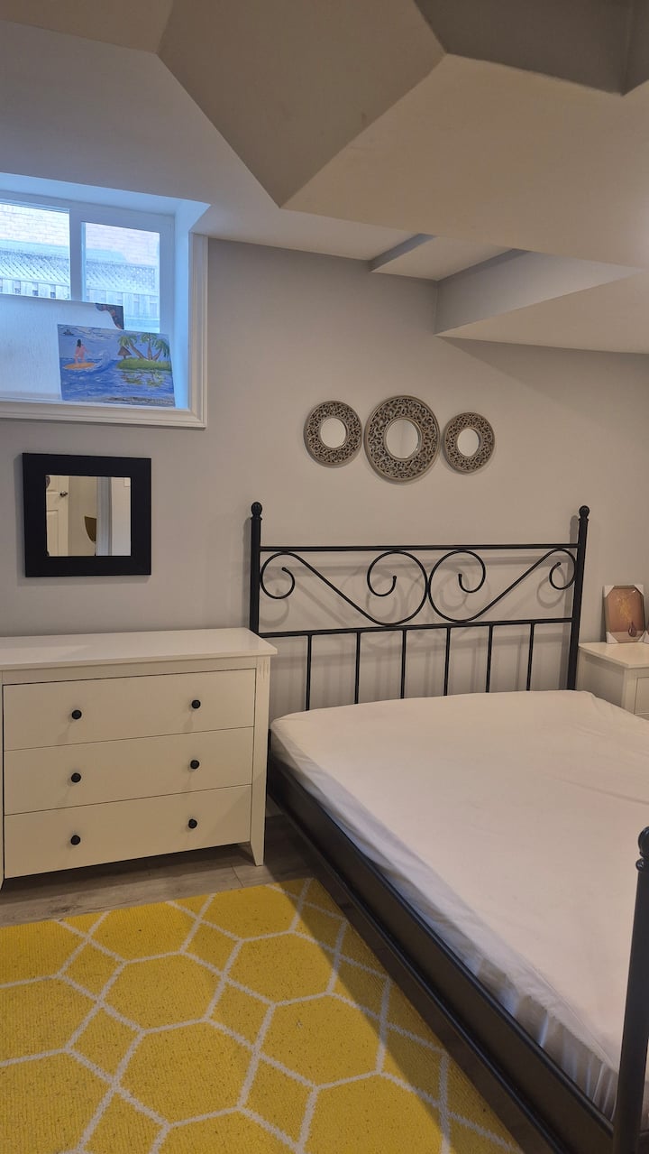 Cozy Quiet Basement Apartment - Oshawa