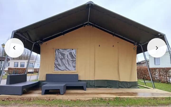 Safari Tent Op Klein Strand Van Jabbeke - Zedelgem