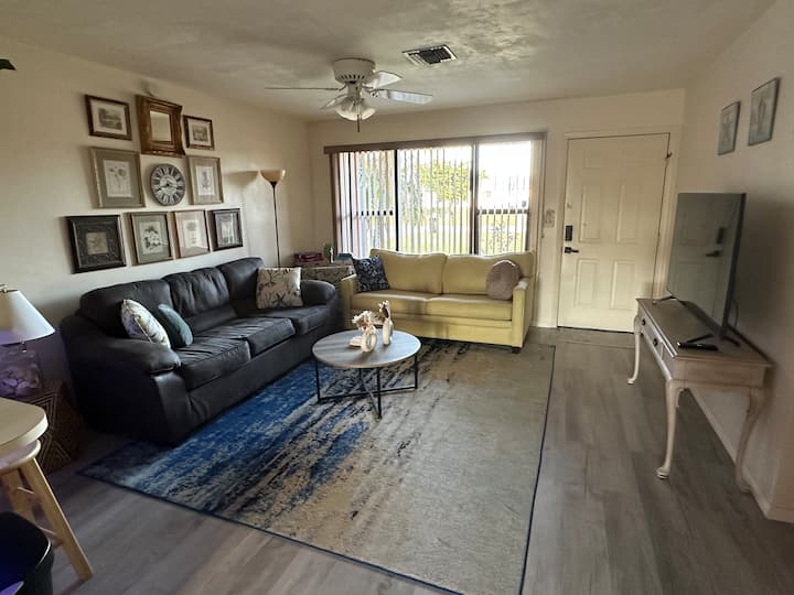 Cozy Retreat • Fast Wifi • Near Fgcu & Beaches! - Estero, FL