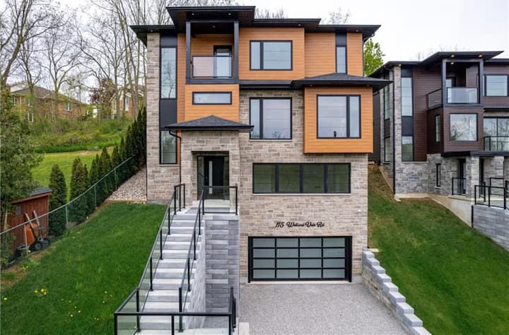 *New* Modern Villa On The Water | - St. Catharines