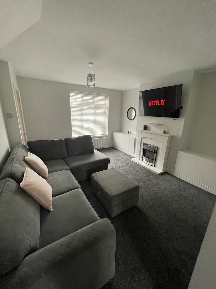 Luxurious 2 Bedroom House - Chatham, Kent
