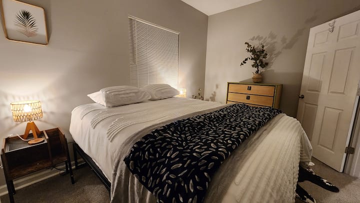 Cute Parkview Apartment - Camden Park, Huntington