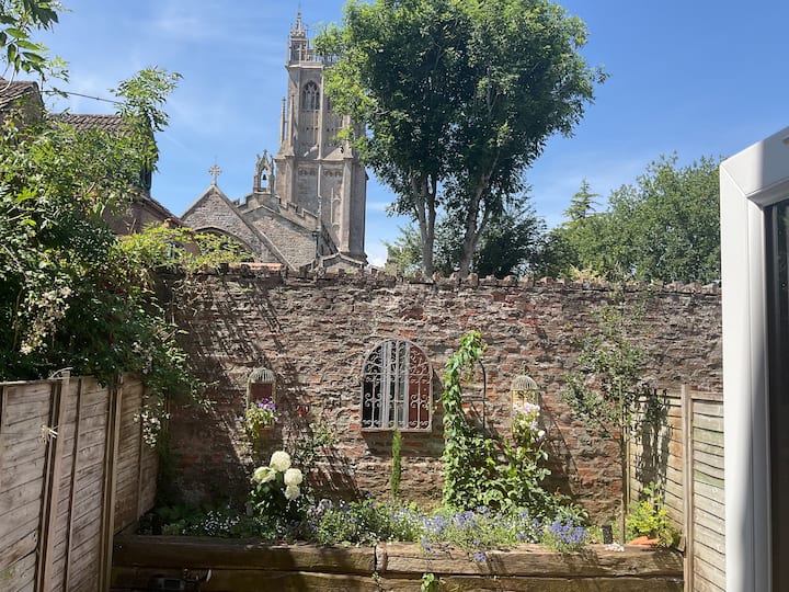 Home In Glastonbury - Glastonbury