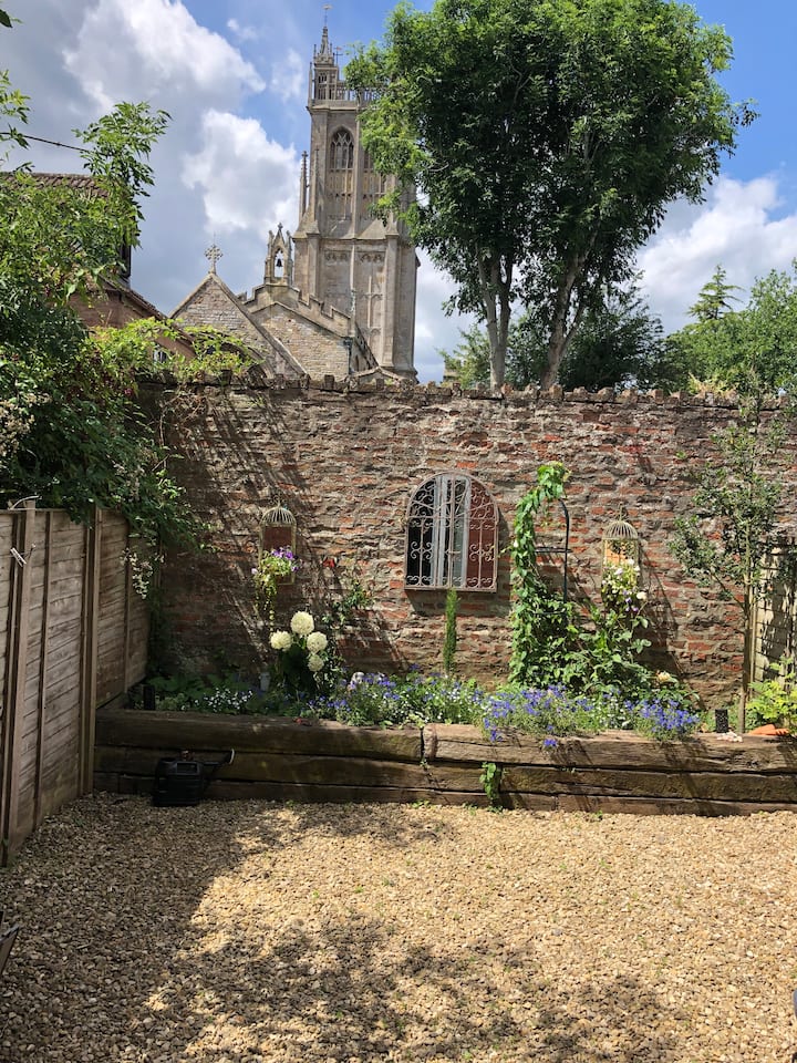 Home In Glastonbury - Glastonbury