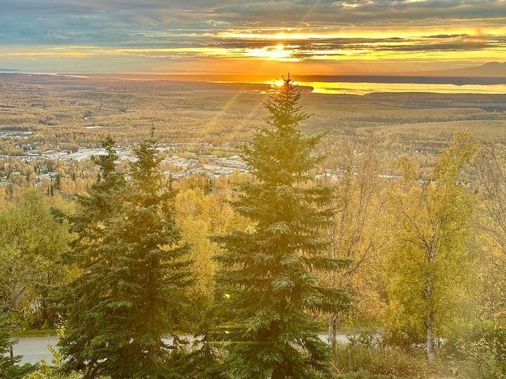Cozy Penthouse With Views! - Anchorage, AK
