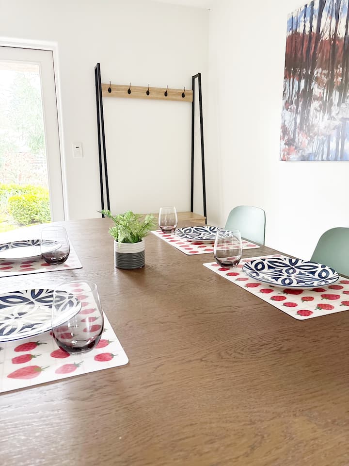 Thetis Lake Trailhead Stay New Bright Garden Suite - Langford