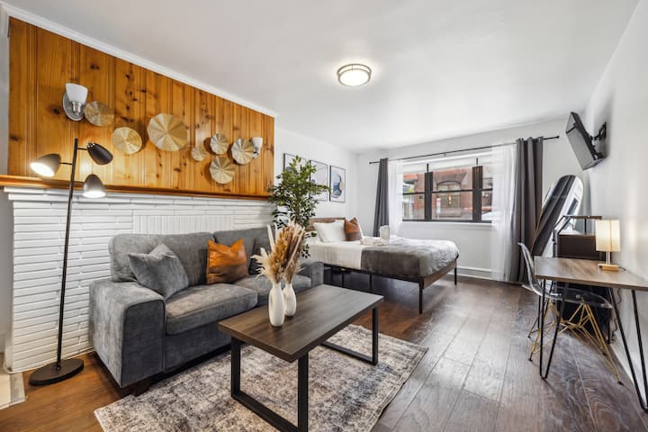 Charming Studio | Heart Of Center City | Fast Wifi - Bird Lake, Philadelphia